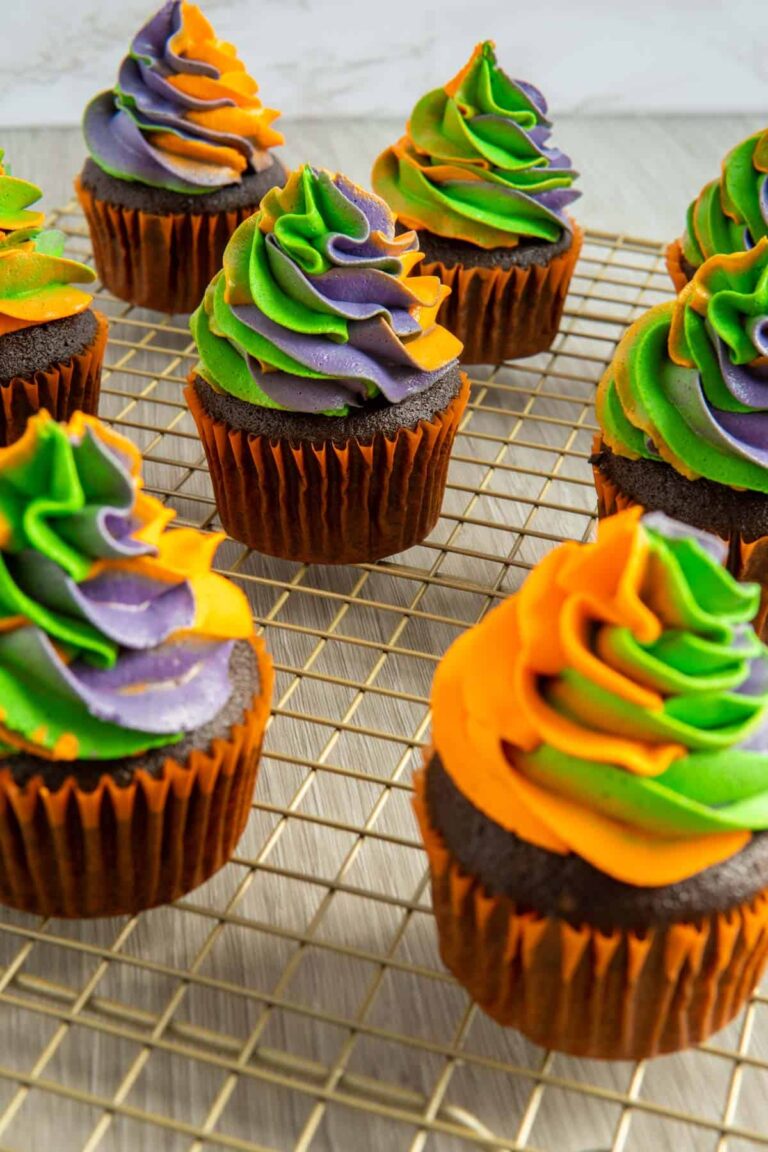 Easy Swirled Halloween Cupcakes - Salt & Spoon